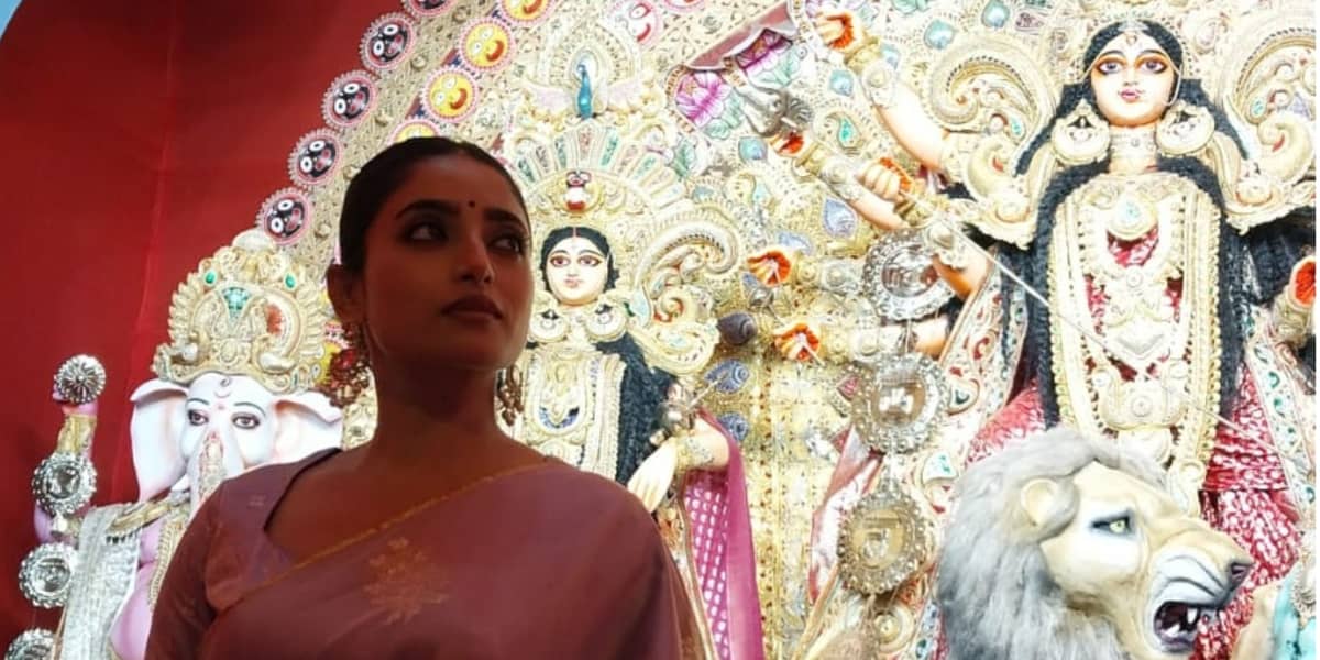Ishaa Saha joined The Telegraph Puja Premier League to visit Bideon ...