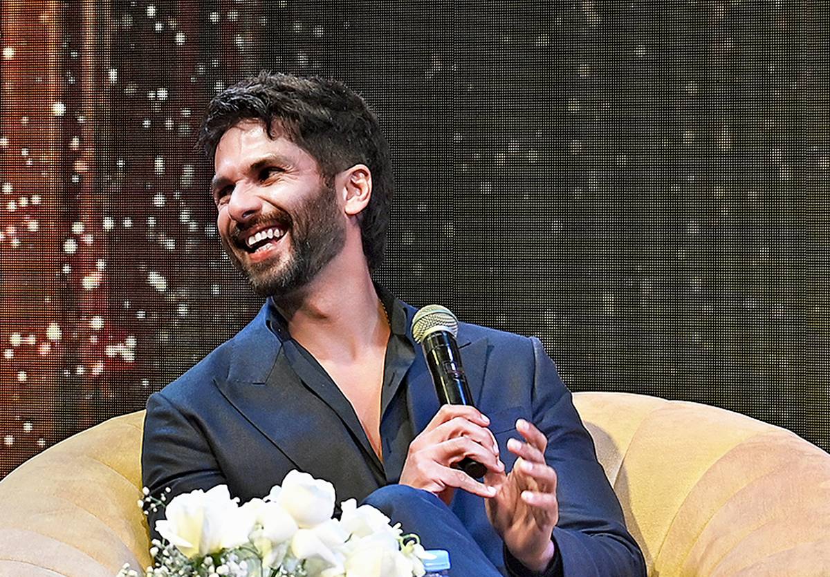 Shahid Kapoor shines at YLF Change of Chair 2025 | t2ONLINE