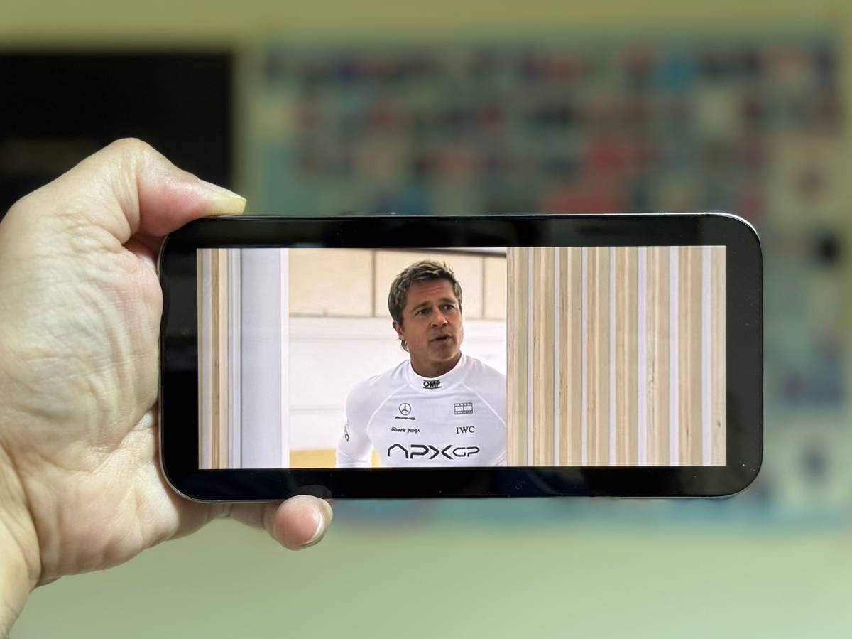 Watch the haptic trailer for the F1 movie from Apple | t2ONLINE
