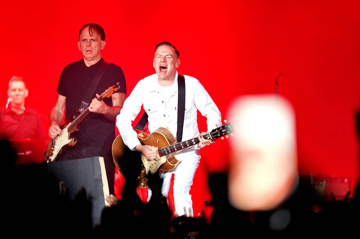 Bryan Adams' concert unites generations at Calcutta debut | t2ONLINE