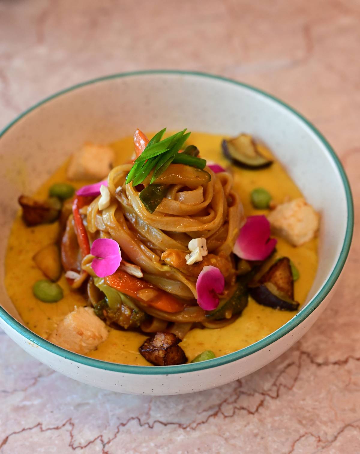 Pinkk Sugars: Global Cuisine Destination | t2ONLINE
