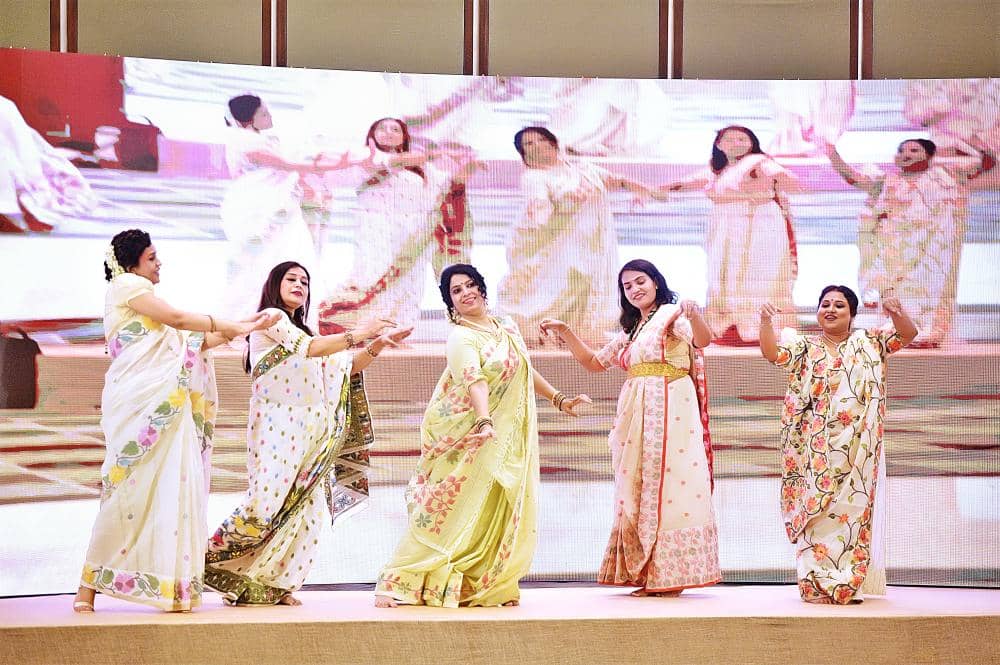 Doctor divas of the DNSK group donned Phulia Tangail to celebrate the ...