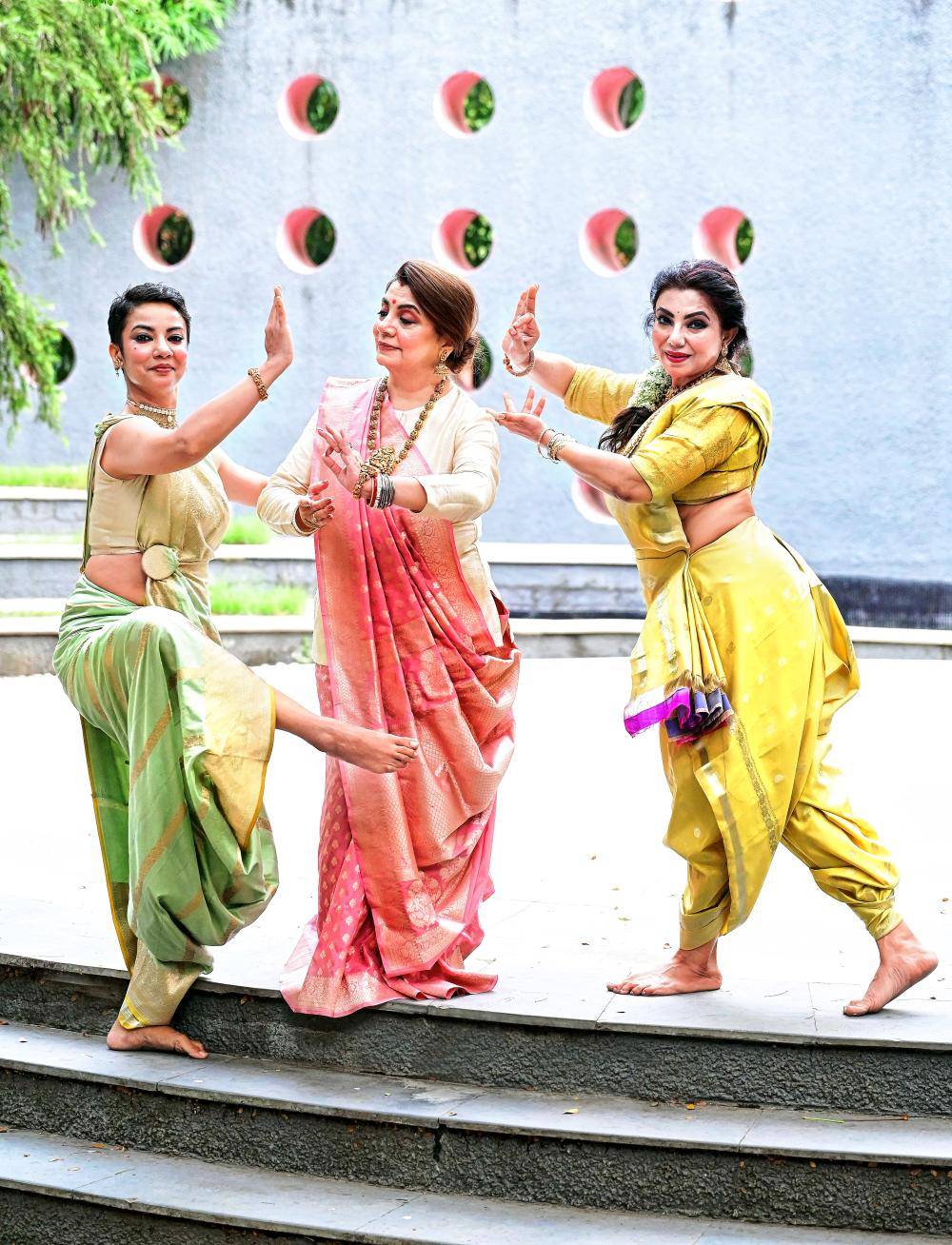 Three city dancers come together for an exclusive t2 shoot showcasing a ...
